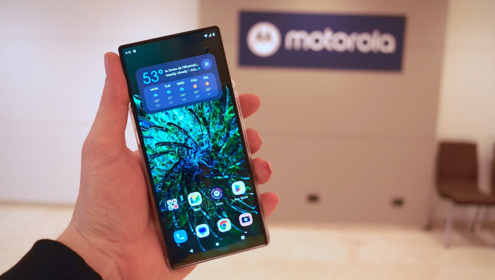 Le concept de téléphone enroulable de Motorola est incroyable - mais il ...